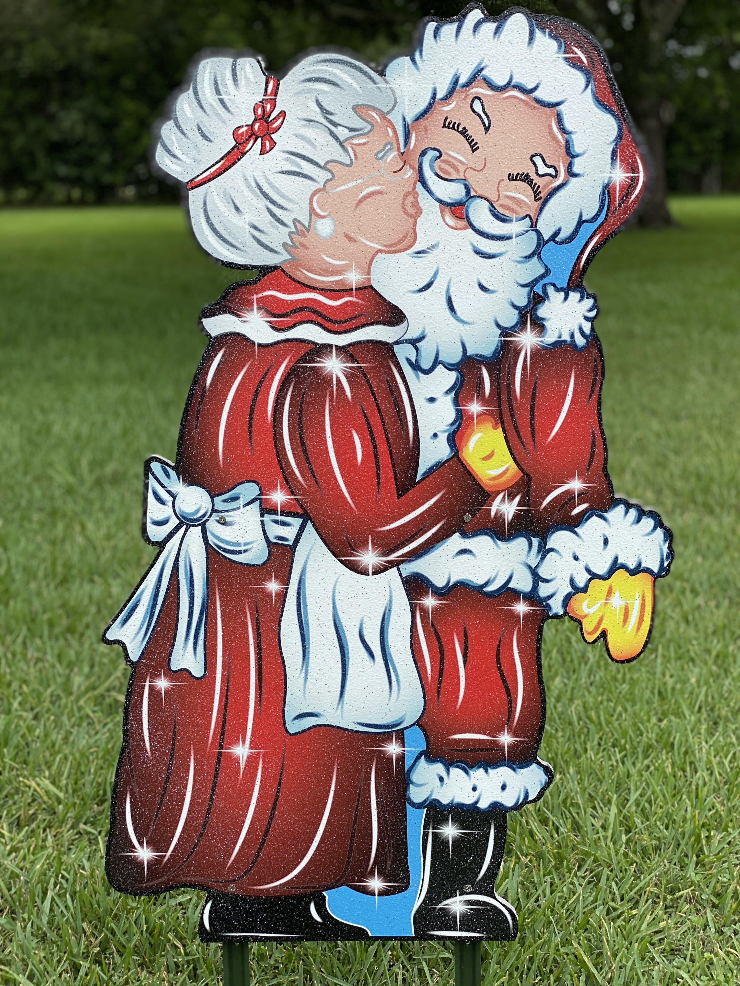 Mrs. Claus kissing Santa Outdoor Holiday decor – Yard Art Decor and ...