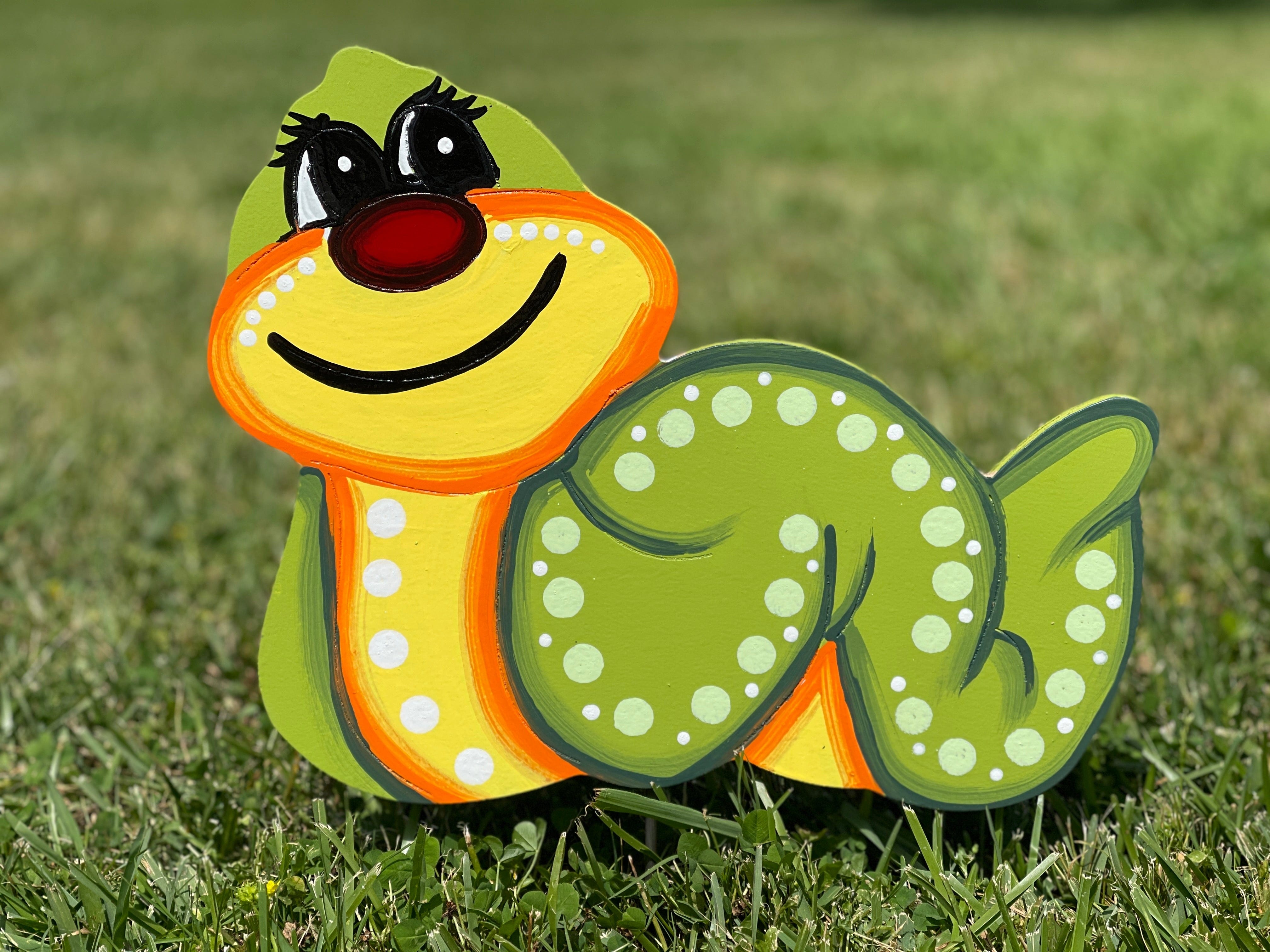 Green Spring Worm Sign Outdoor Decoration – Yard Art Decor and More LLC